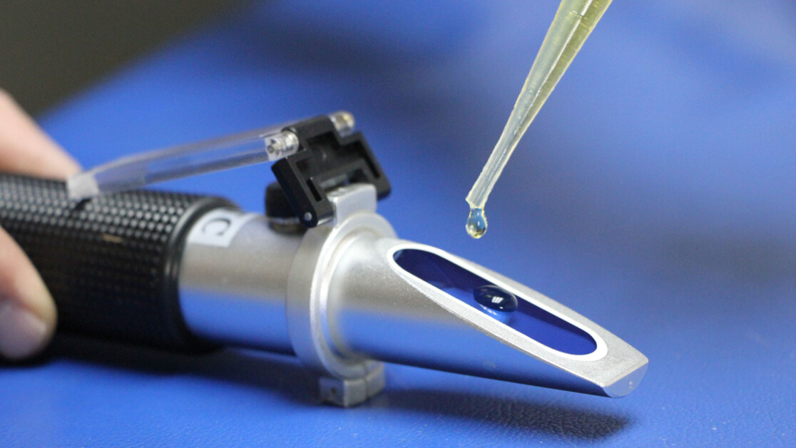 Identitätsprüfung mittels Refraktometer: Bestimmung des Brechungs­index ...