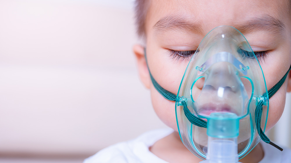 Schwere Atemnot bei COVID-19-Infektion von Kleinkindern: Schwere ...